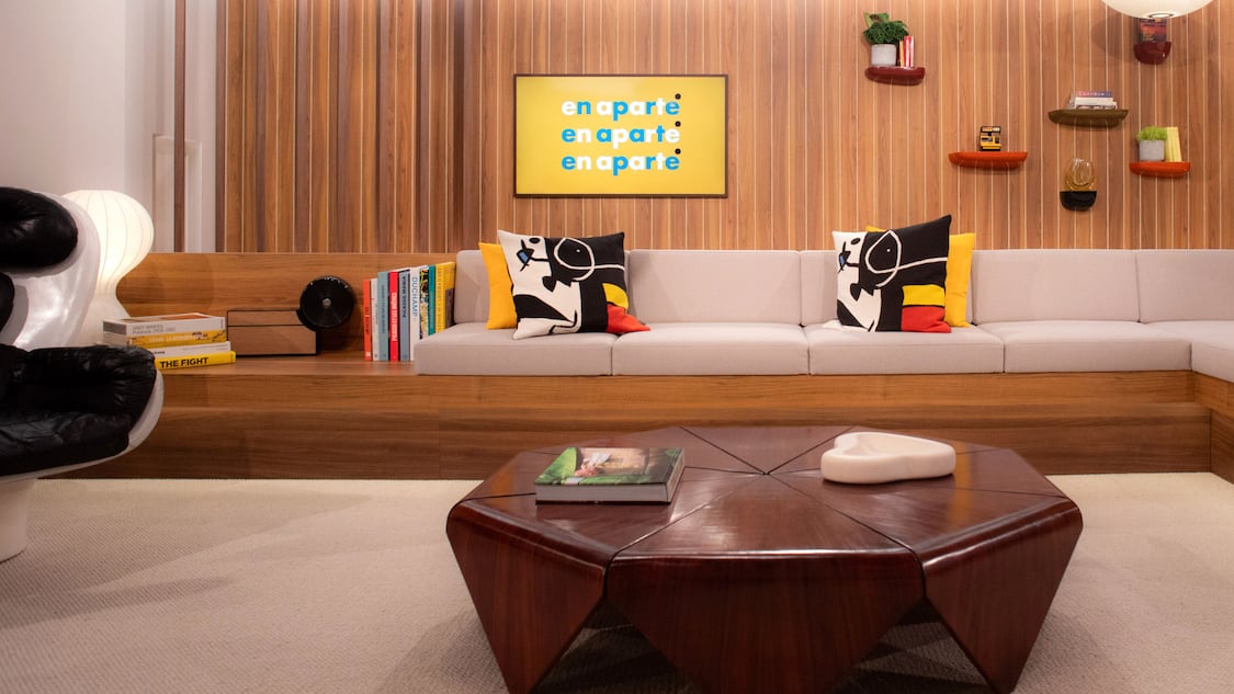 En aparté | Émissions | ICI TOU.TV